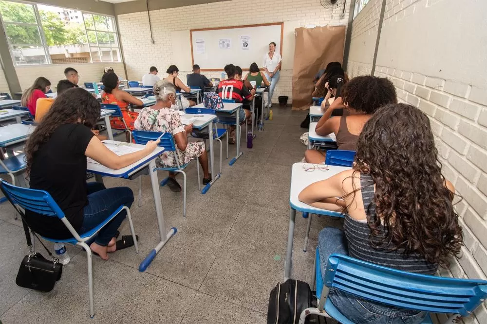 UNEB conclui aplicação das provas do Vestibular 2024; gabaritos serão ...