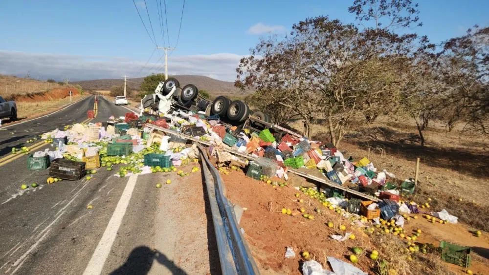 Acidente em curva deixa condutor em estado grave na rodovia entre Rio do Antônio e Caculé ...